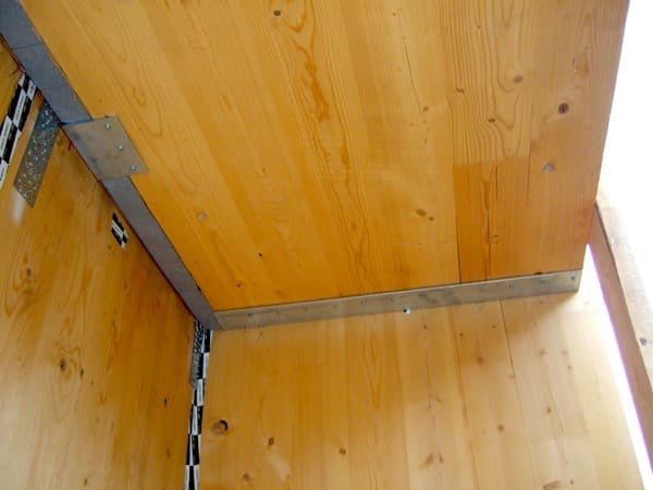 I pannelli X-Lam orizzontali sono collegati alle pareti in X-Lam ...